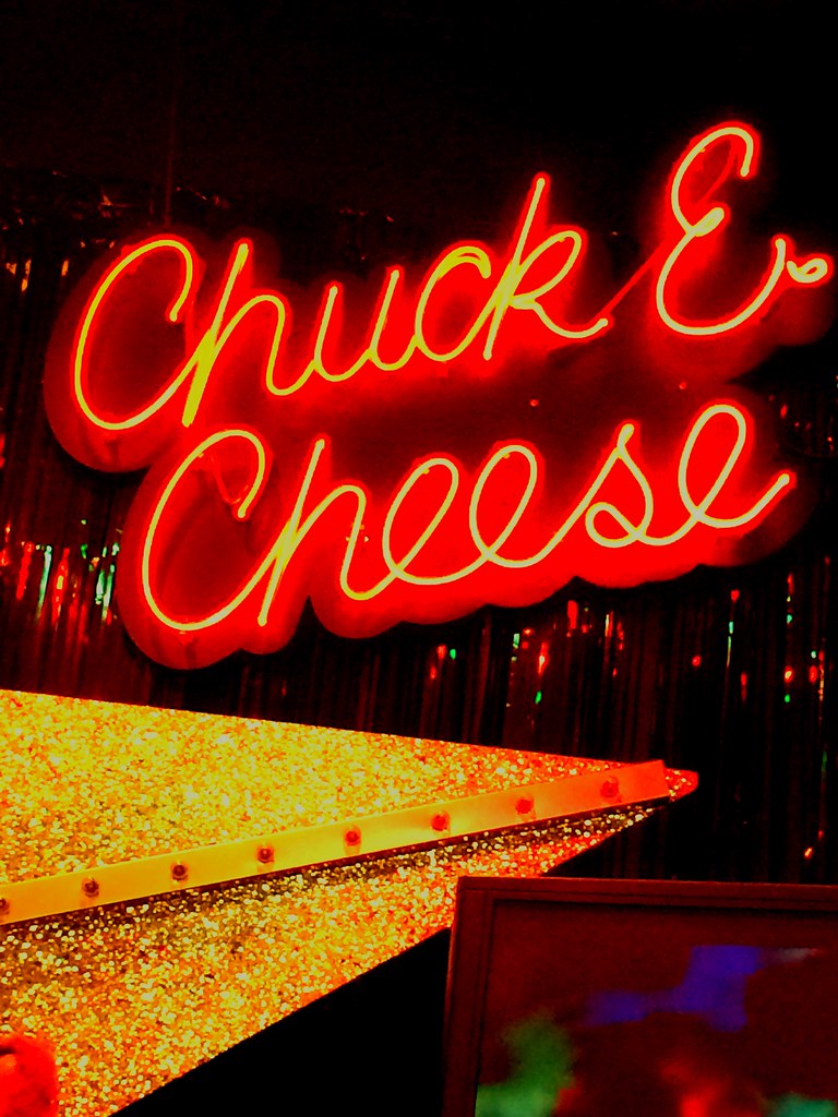 CEC neon sign - Retro Pizza Zone